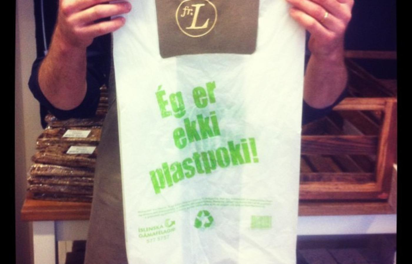 105 plastpokar á mann á ári - DV