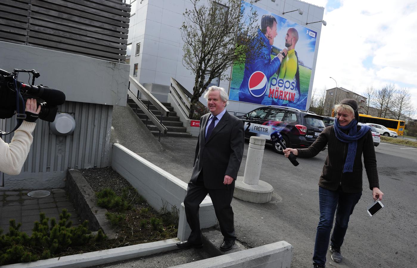 Davíð Oddsson mættur í Skaftahlíð - DV