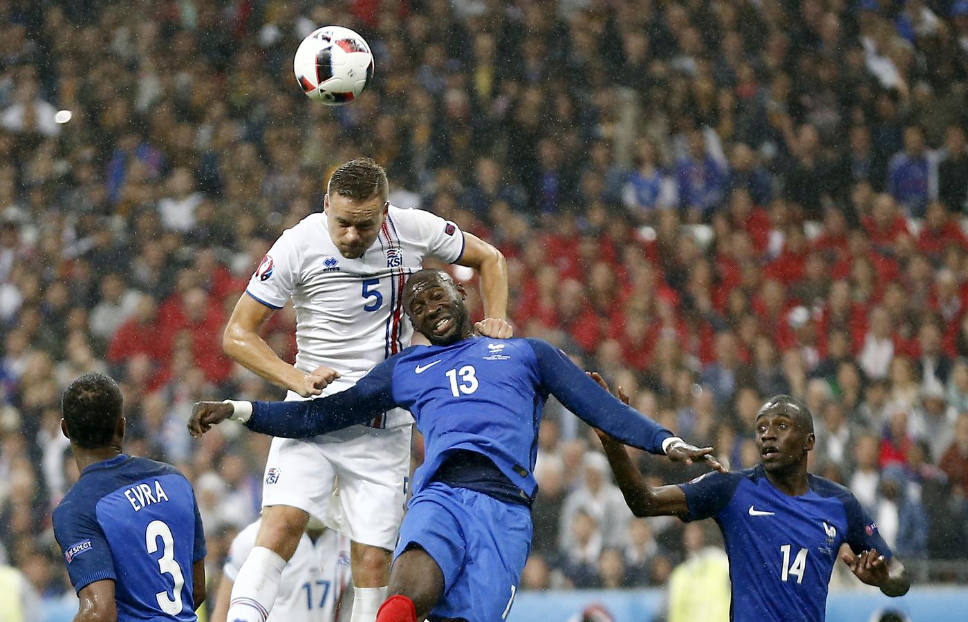 Þarf að nota svakalega grímu eftir nefbrot - DV