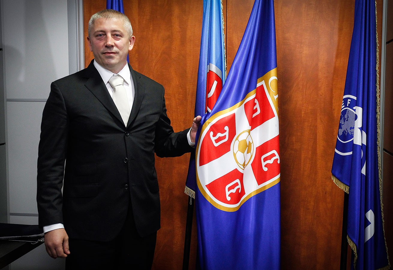 Serbnenski forsetinn í miklu veseni - Sagði FIFA hafa hjálpað Sviss - DV