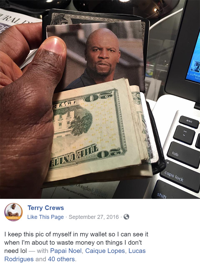 Fékk sér mynd af Terry Crews á VISA-kortið til að hætta að eyða í ...