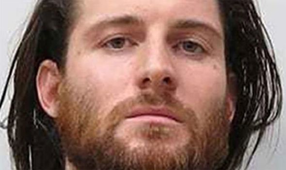 Ævintýralegum flótta undan löngum armi laganna lauk í síðustu viku - DV