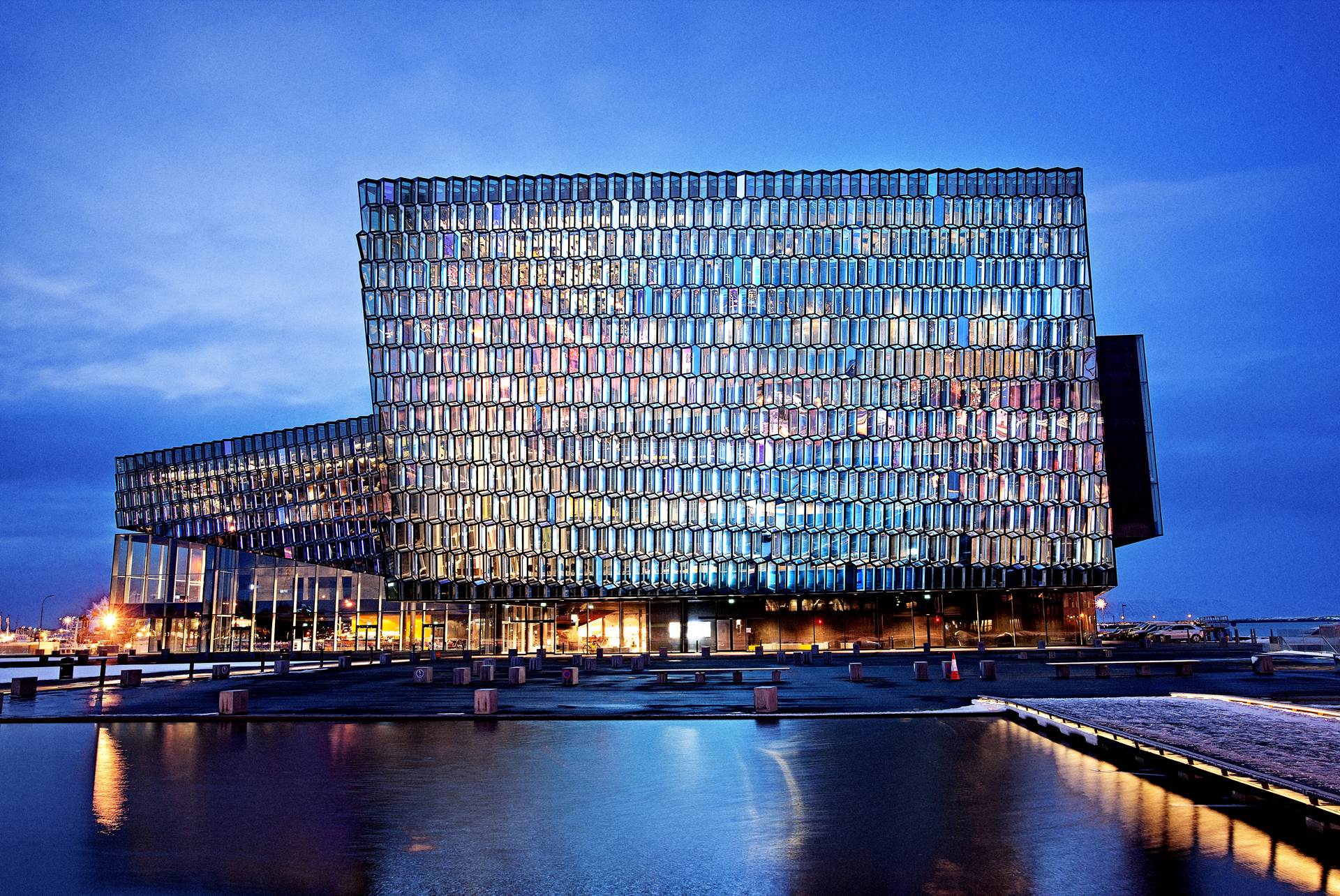 Slasaðist í myrkvaðri gryfju í Eldborg – Harpa og Sinfónían ...