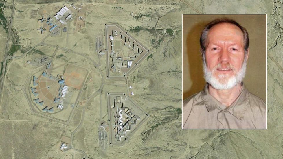 Lést eftir 35 ár í einangrun - DV