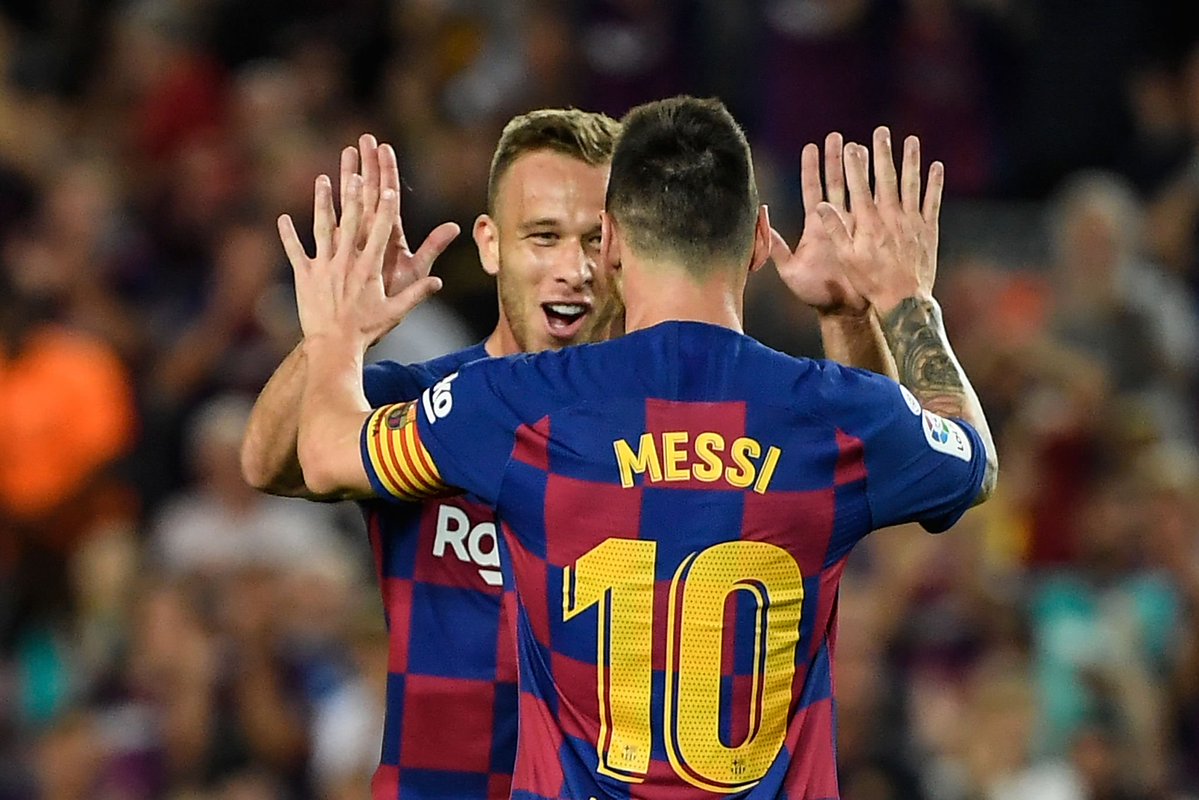 Sjáðu stórkostlegt mark Arthur fyrir Barcelona í kvöld - DV