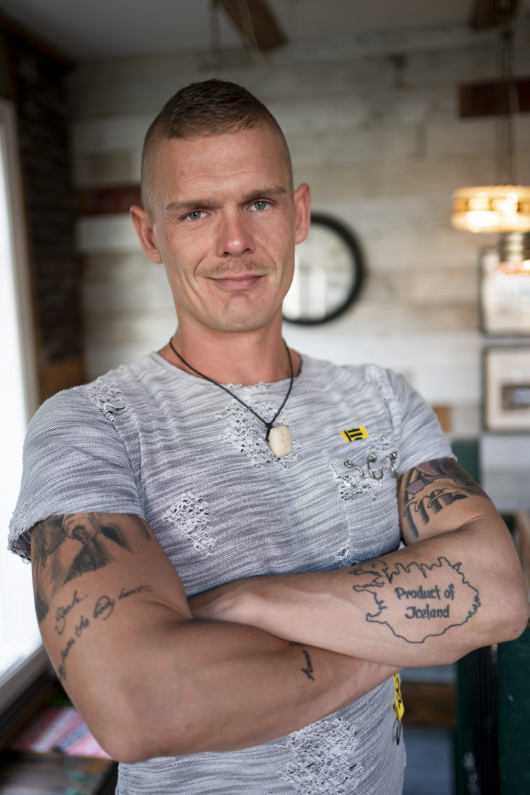 Annáll júlí - Syrgjandi fjölskylda í mál og sviðin jörð - DV