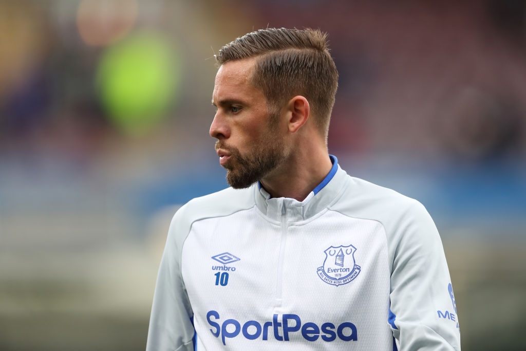 Segir að Gylfi Þór hljóti að „berja enninu í borðið“ yfir þróun mála ...