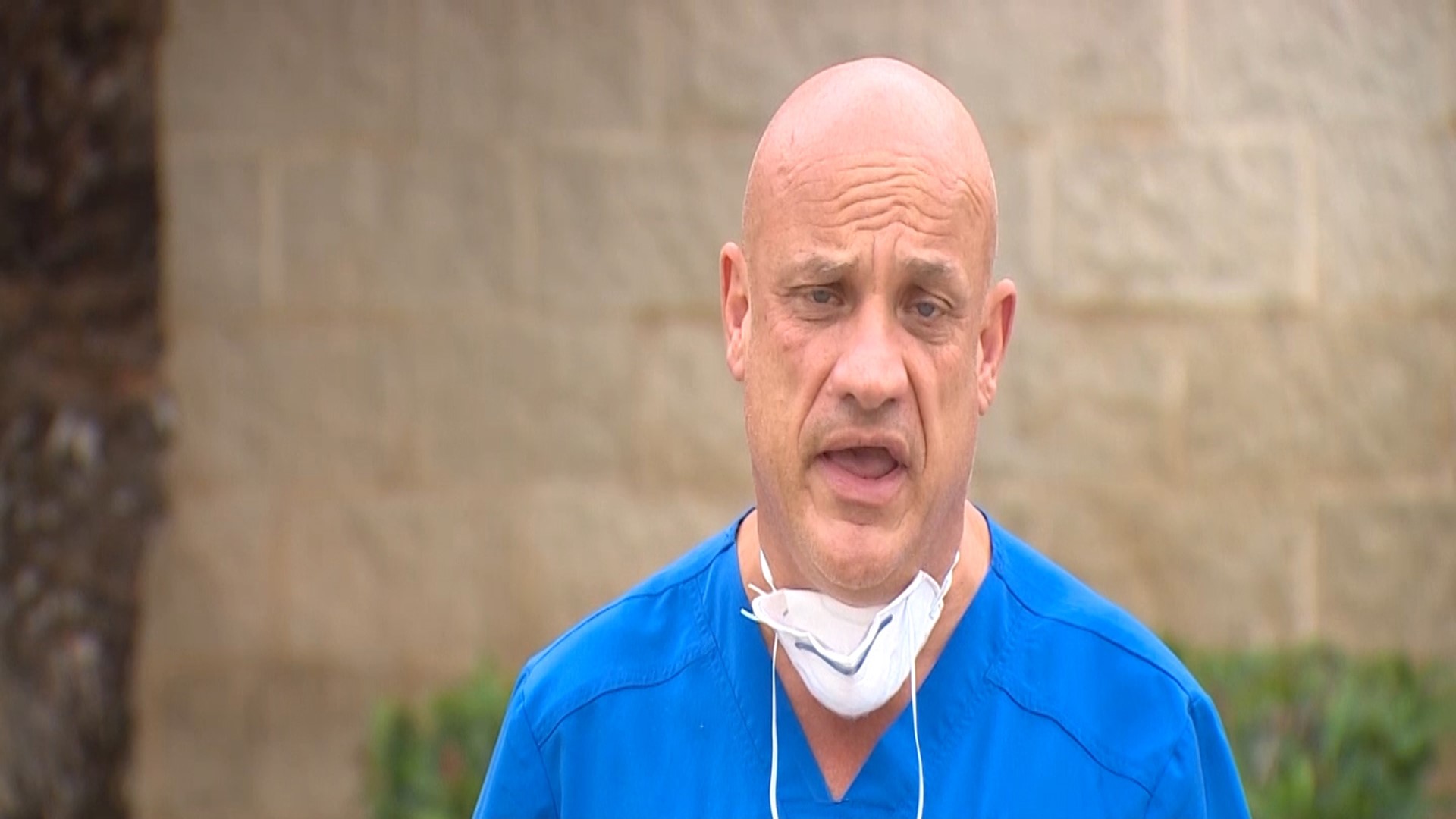 Læknir - „Mér finnst ég berjast í tveimur orustum: Gegn COVID-19 og ...