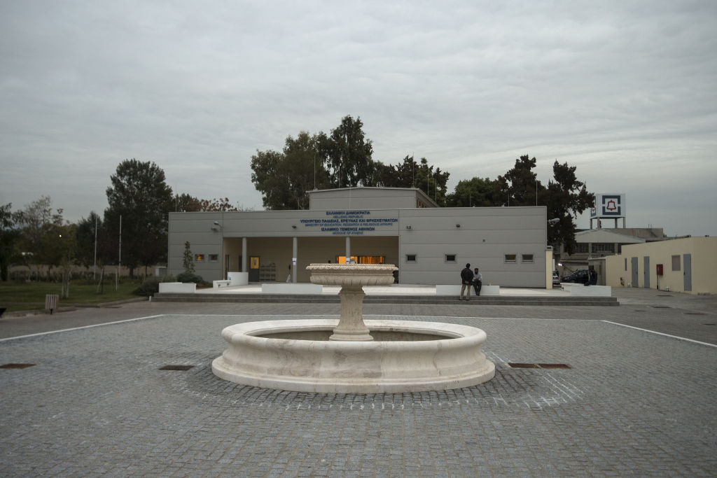 Fyrsta moskan í tæp 200 ár opnuð í Aþenu - DV