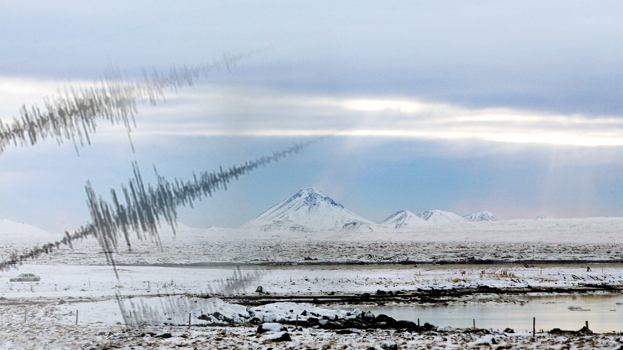 Jarðskjálfti á Reykjanesskaga hefur brotið rúður í Reykjavík ...
