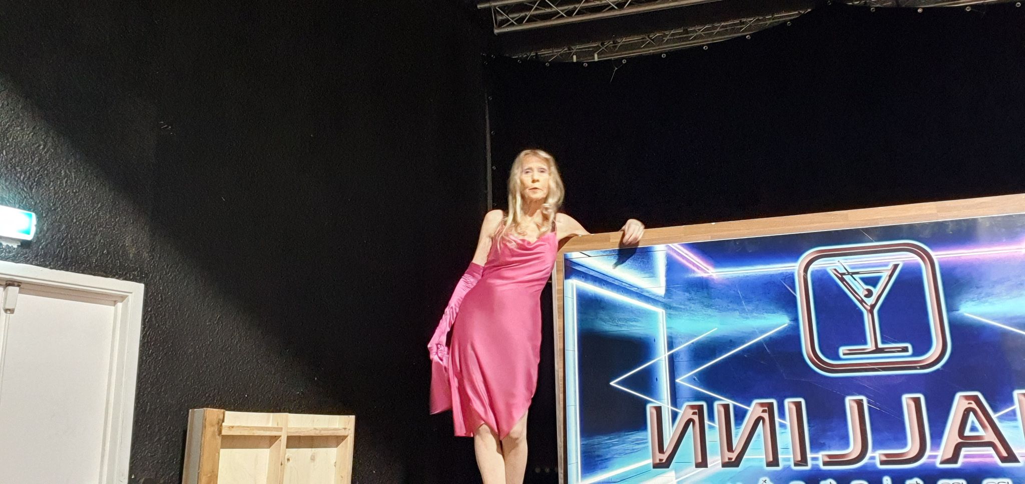 Páskastjarnan vill fara á ball - Sjáðu nýja myndbandið - DV