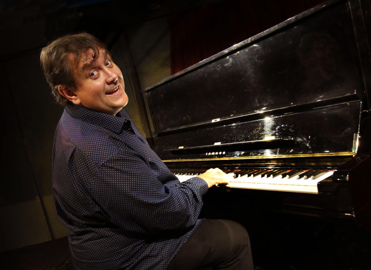 Ben Waters kemur til Íslands - DV