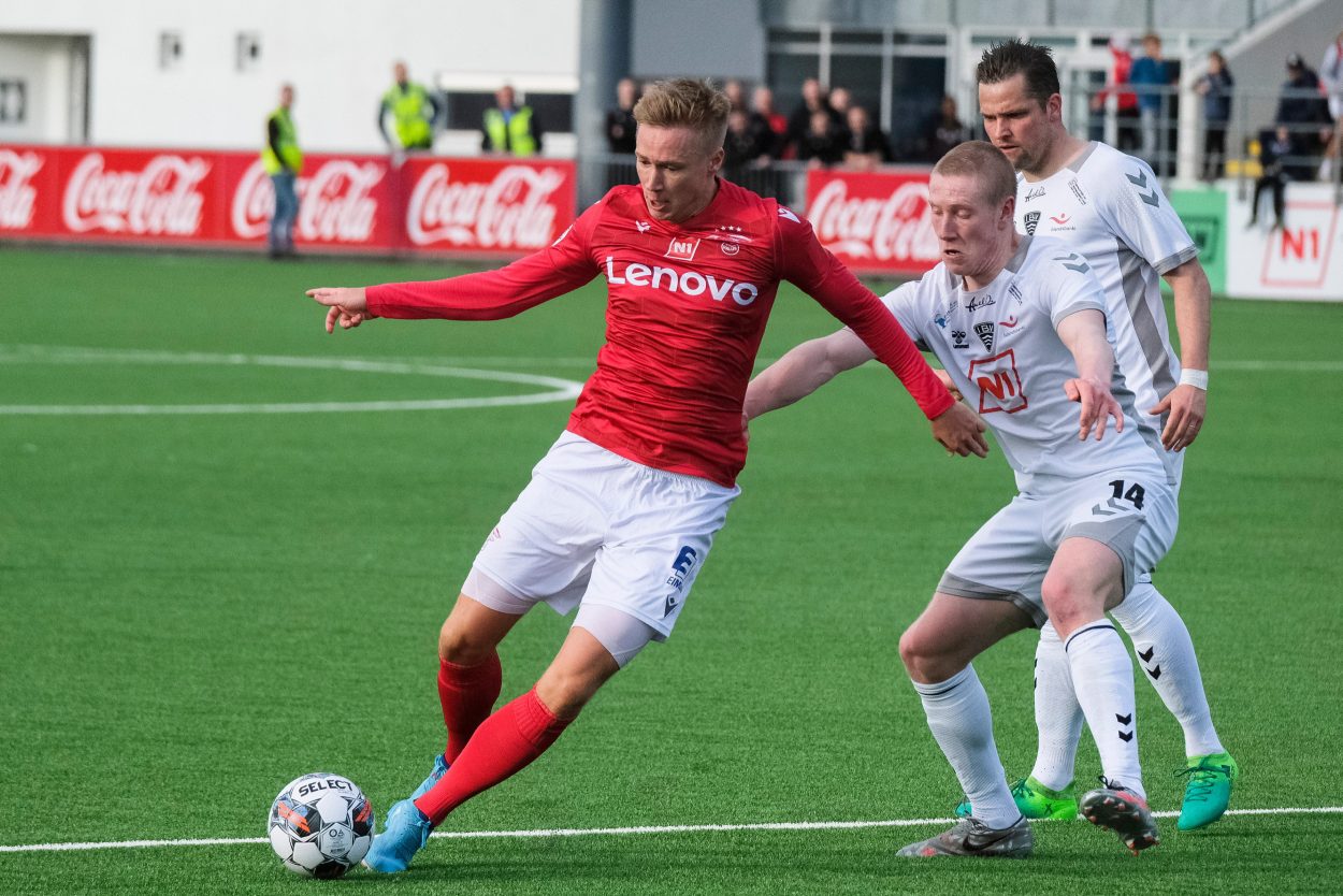 Rautt spjald og læti í uppbótartíma þegar KR jafnaði gegn Val ...