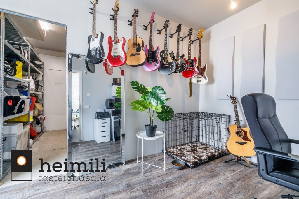 Camilla Rut og Rafn selja slotið á 84,9 milljónir - DV