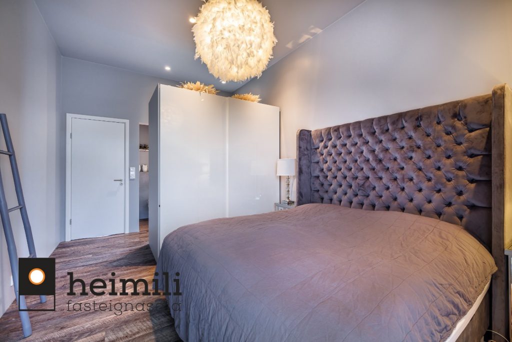 Camilla Rut og Rafn selja slotið á 84,9 milljónir - DV