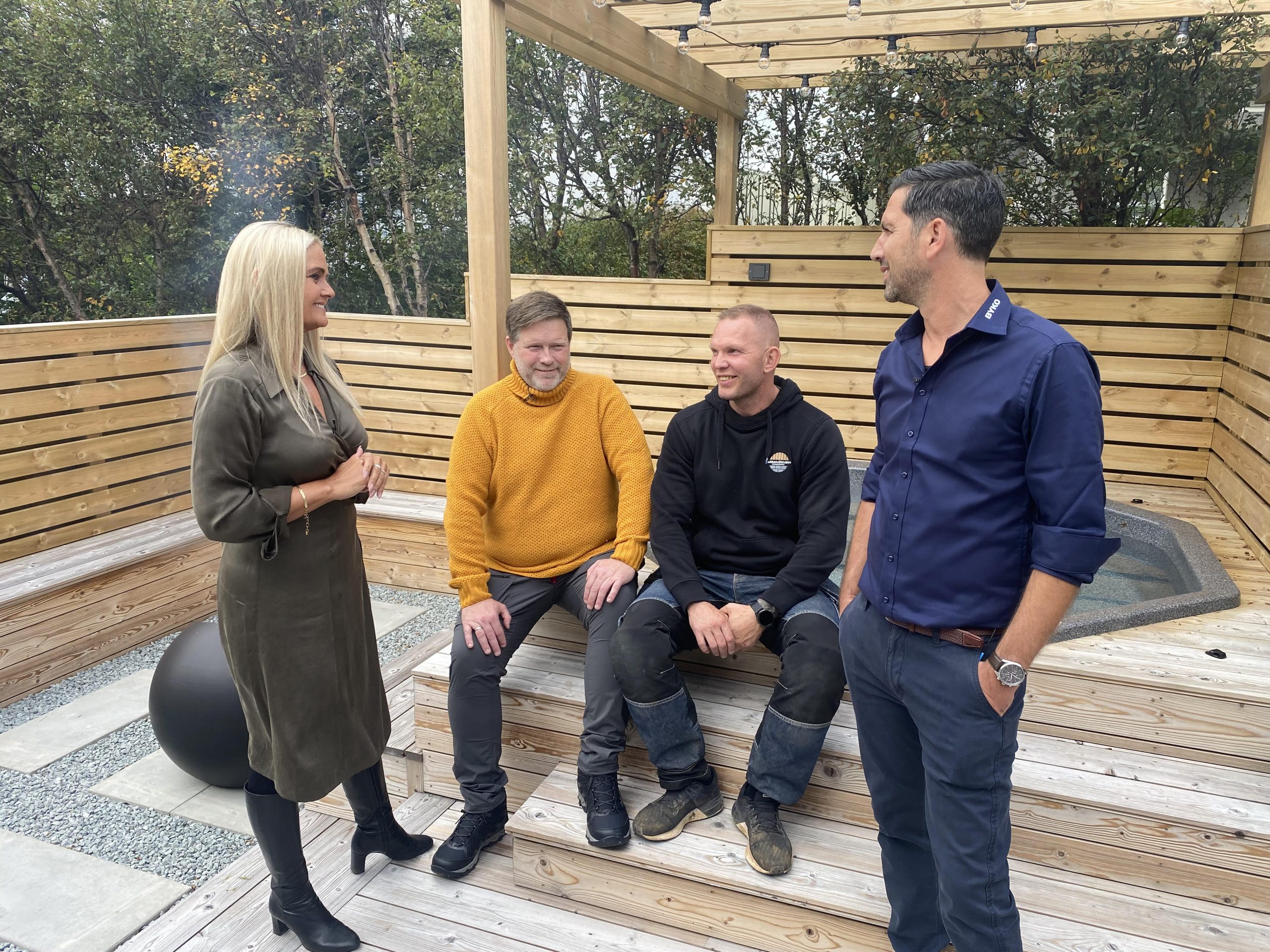 Sjöfn heimsækir tvo fallega og vel hannaða garða í þættinum Matur og ...