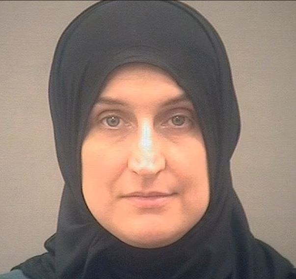 Bandarísk móðir dæmd í 20 ára fangelsi fyrir þátttöku í myrkraverkum ...