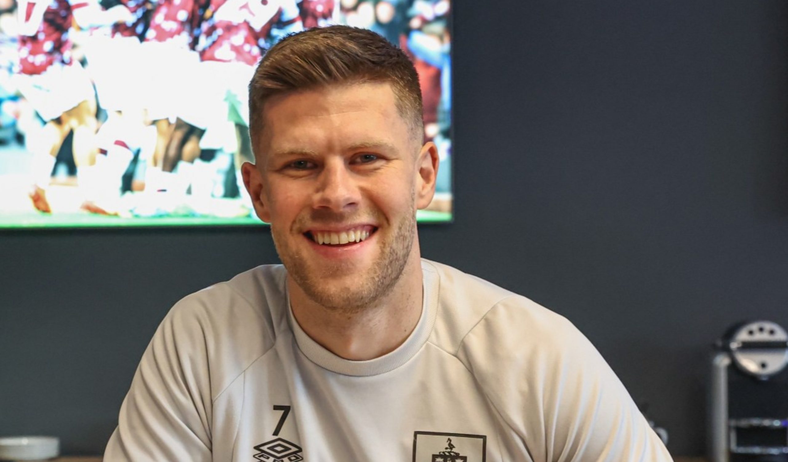 Jóhann Berg framlengir dvöl sína hjá Burnley - „Frábærar fréttir fyrir ...