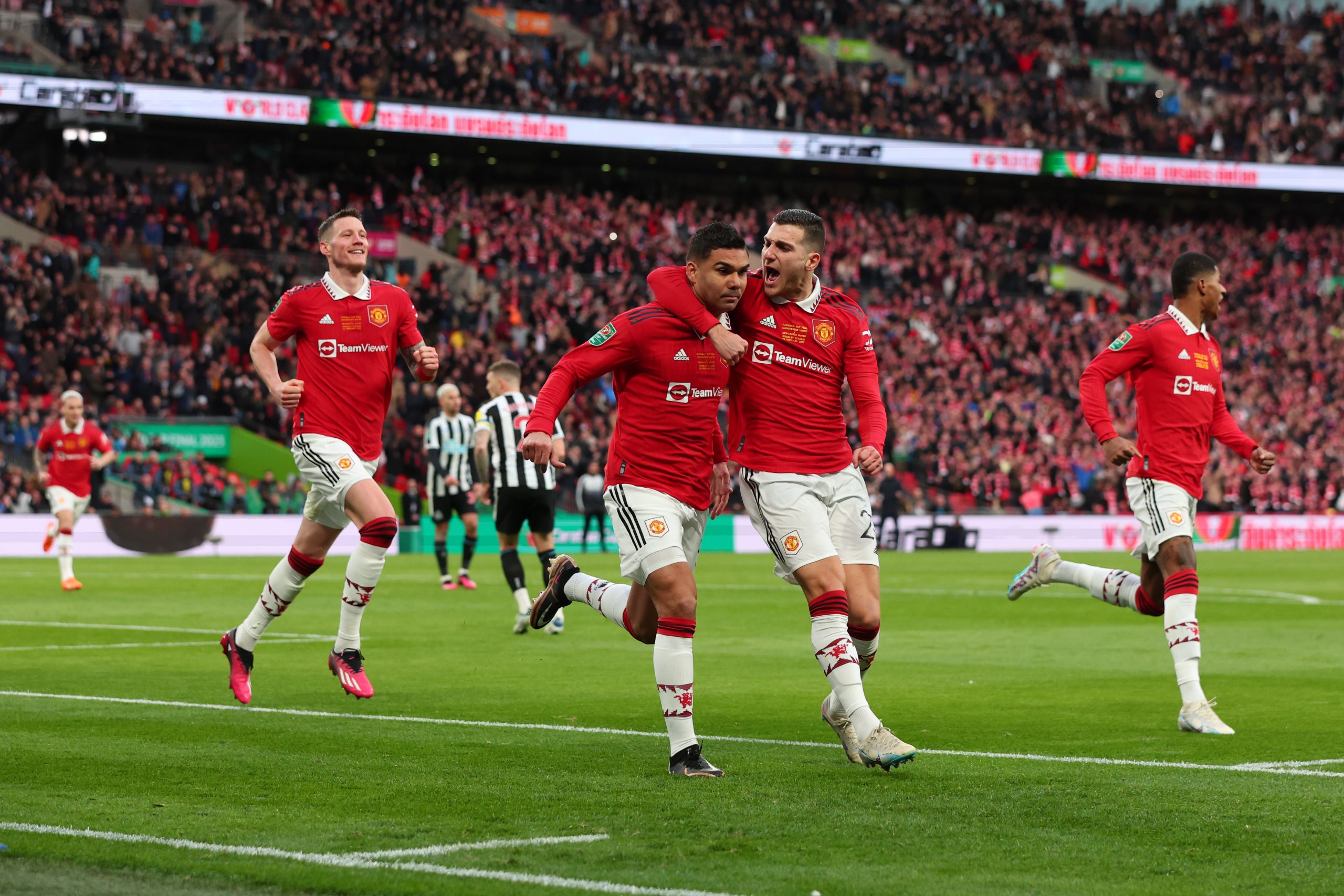 Margir ósáttir eftir fyrra mark Manchester United - Átti það að standa ...