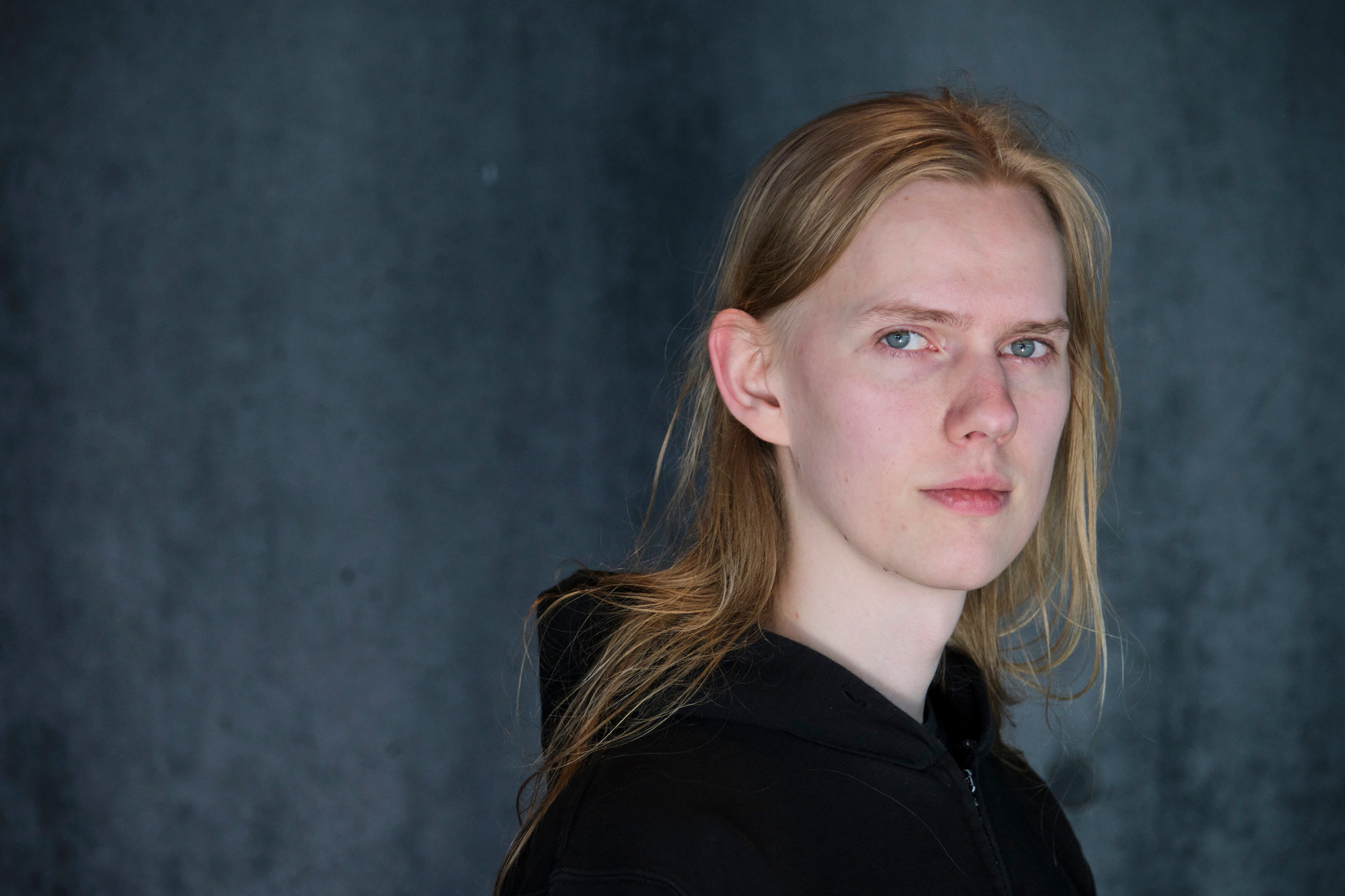 Elías Snær er afkvæmi hrunsins og gámakafari - „Fátækt fólk lifir á ...