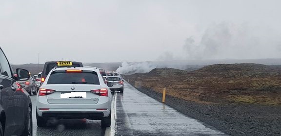 Alelda matarvagn á Reykjanesbraut - DV