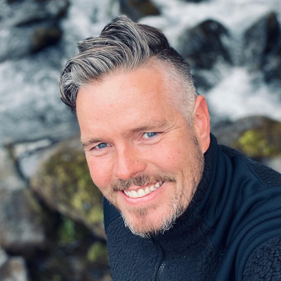 Frægir taka þátt á Facebook - DV