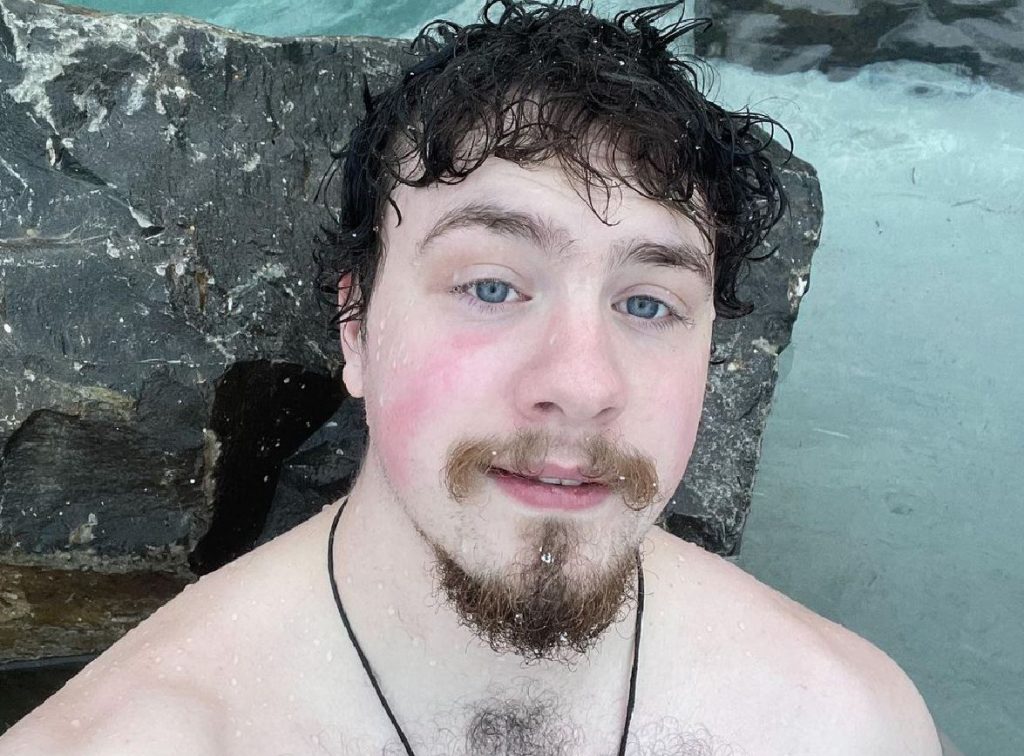 Vinsæll klámleikari gerði vel við sig í Skógarböðunum á Akureyri - DV