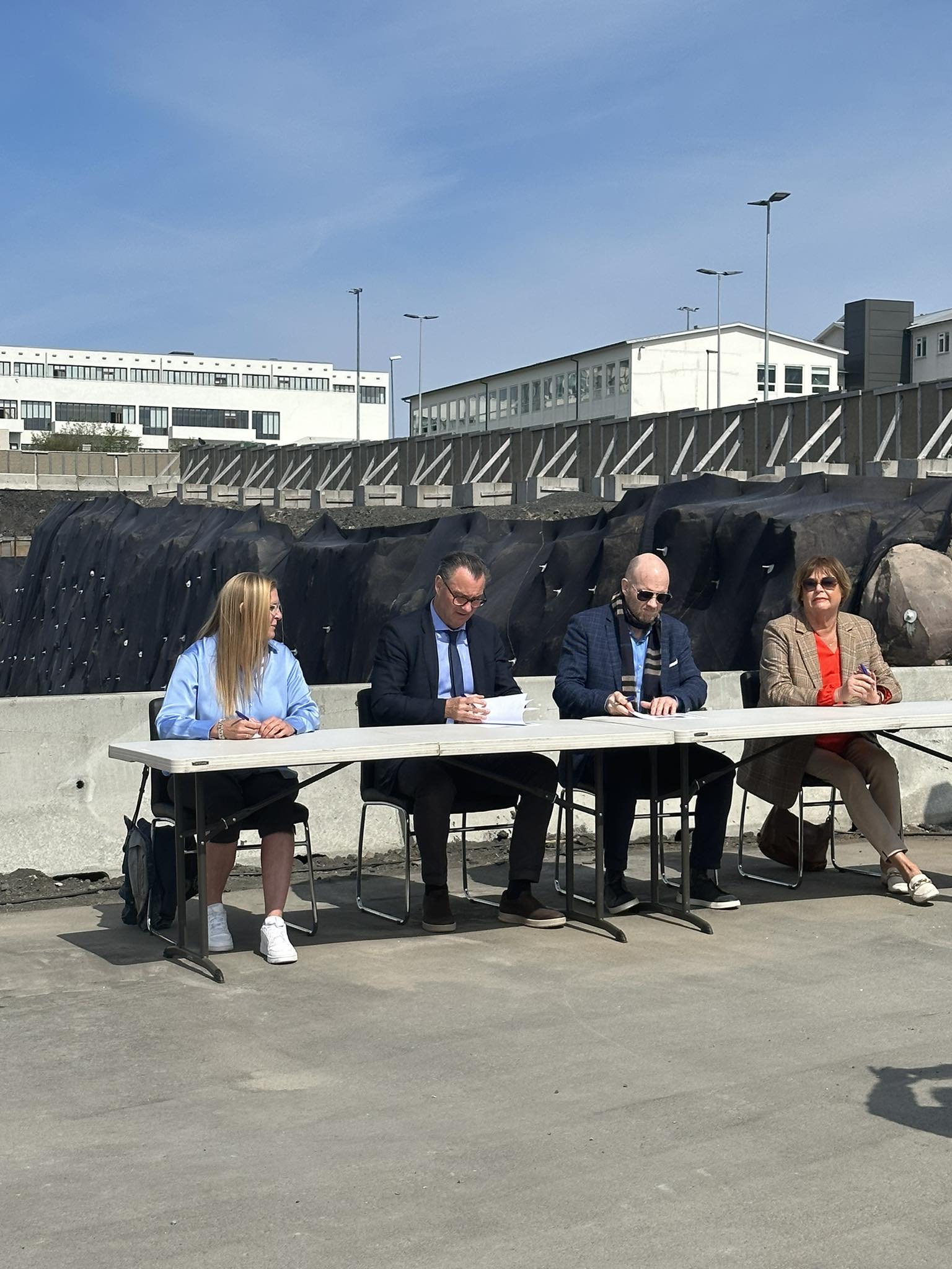 Semja við ÞG verk um uppsteypingu bílakjallara undir Nýja ...