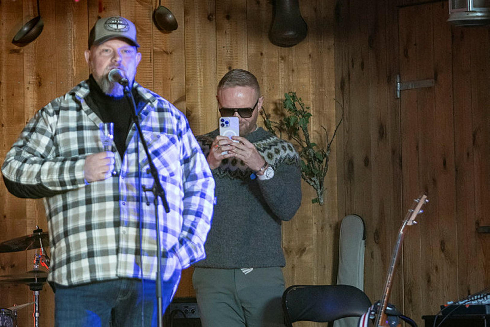 Yesmine hélt upp á fimmtugsafmæli með hlöðuballi - Frægir fjölmenntu og ...