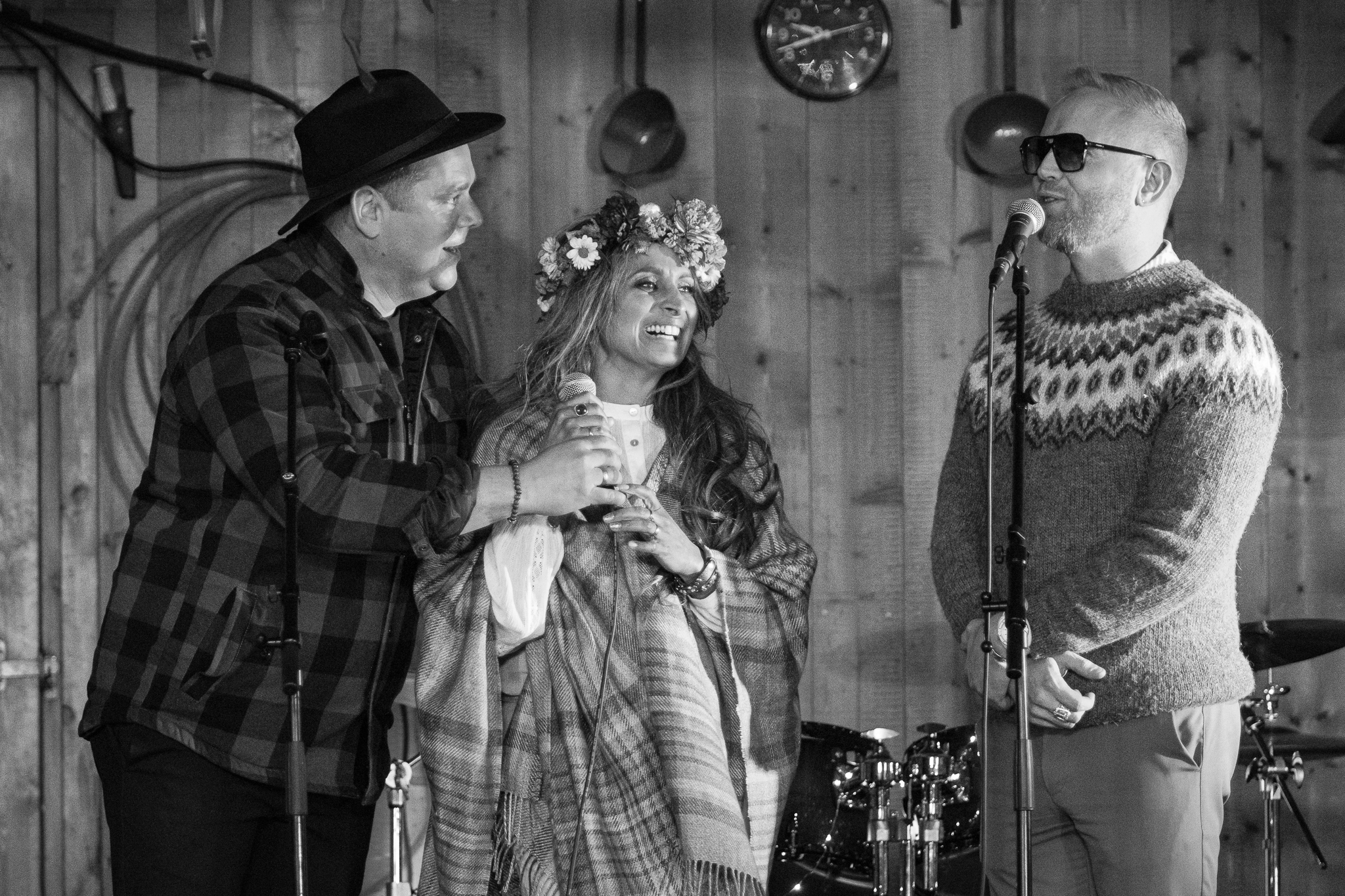 Yesmine hélt upp á fimmtugsafmæli með hlöðuballi - Frægir fjölmenntu og ...