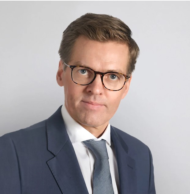 Stjórnarformaður Íslandsbanka og tveir aðrir stjórnarmenn gefa ekki ...