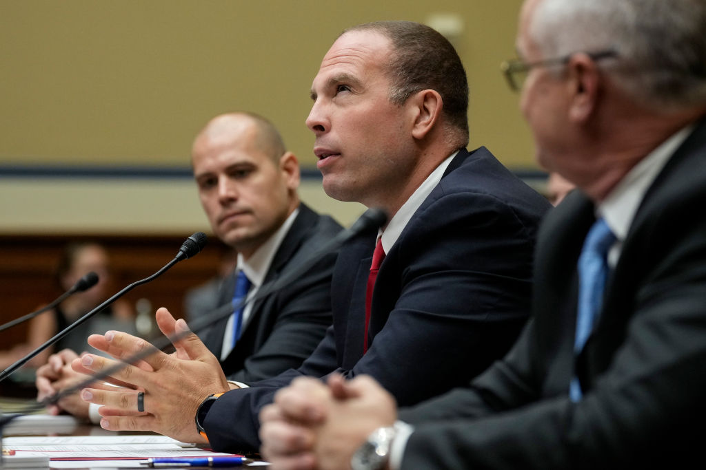 Uppljóstrari staðfestir lífseiga samsæriskenningu - Fljúgandi ...