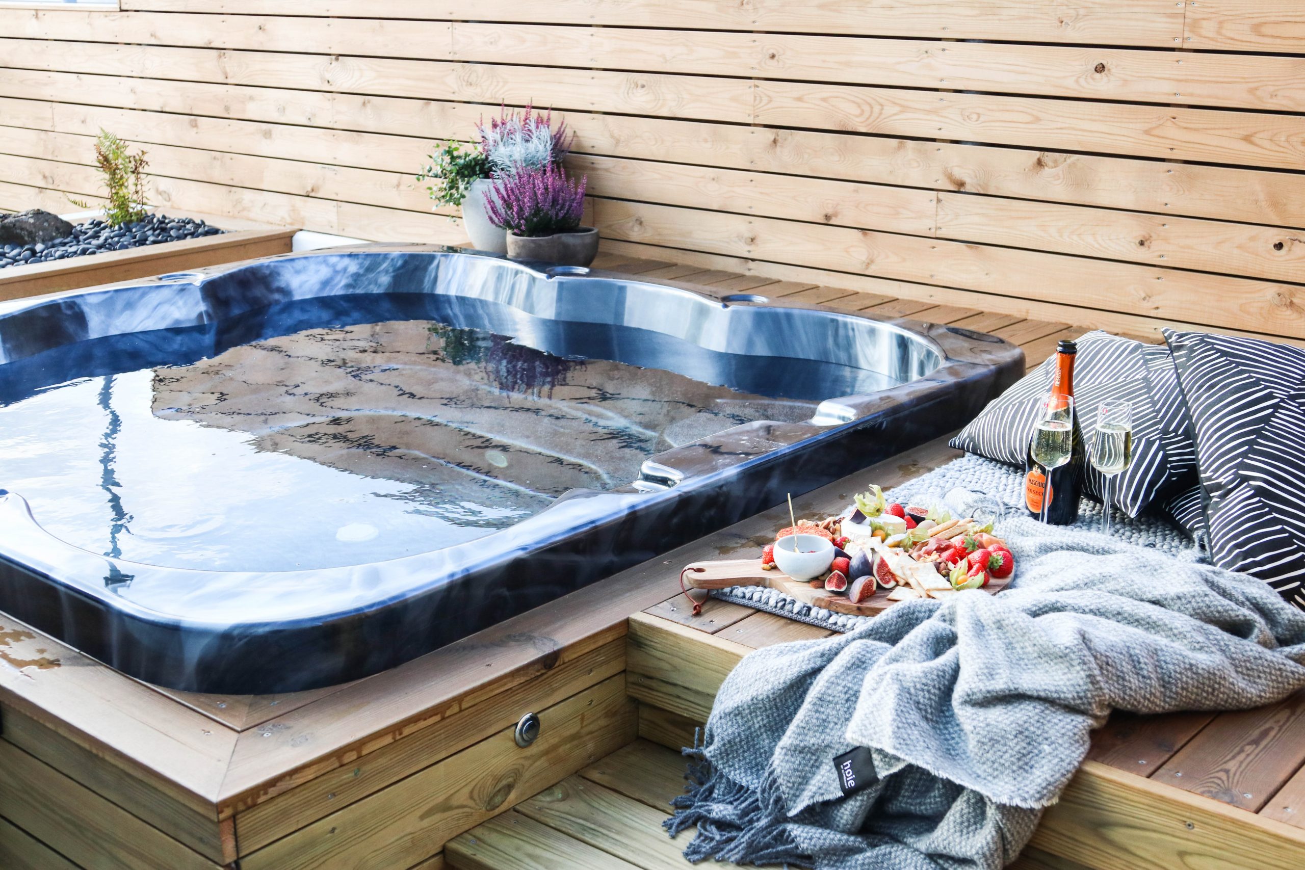 Heitir pottar fyrir íslenskar aðstæður - „Sala á rafmagnspottum hefur ...