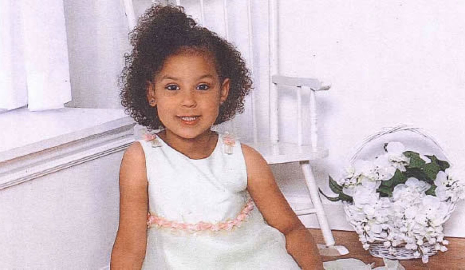 Hörmuleg örlög 5 ára stúlku sem móðirin seldi til að gera upp 30 þúsund ...