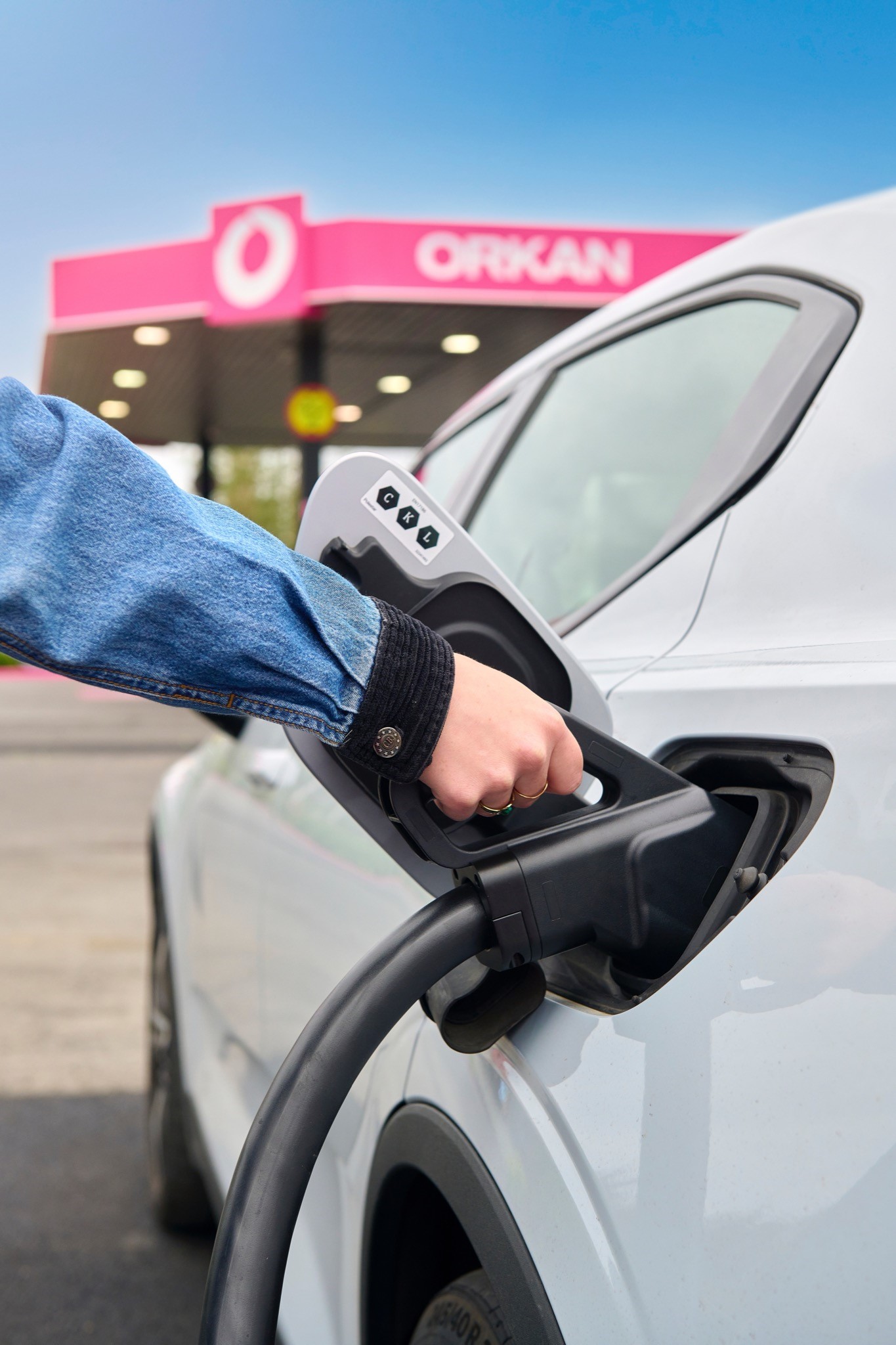 Orkan opnar hraðari hraðhleðslustöðvar - DV