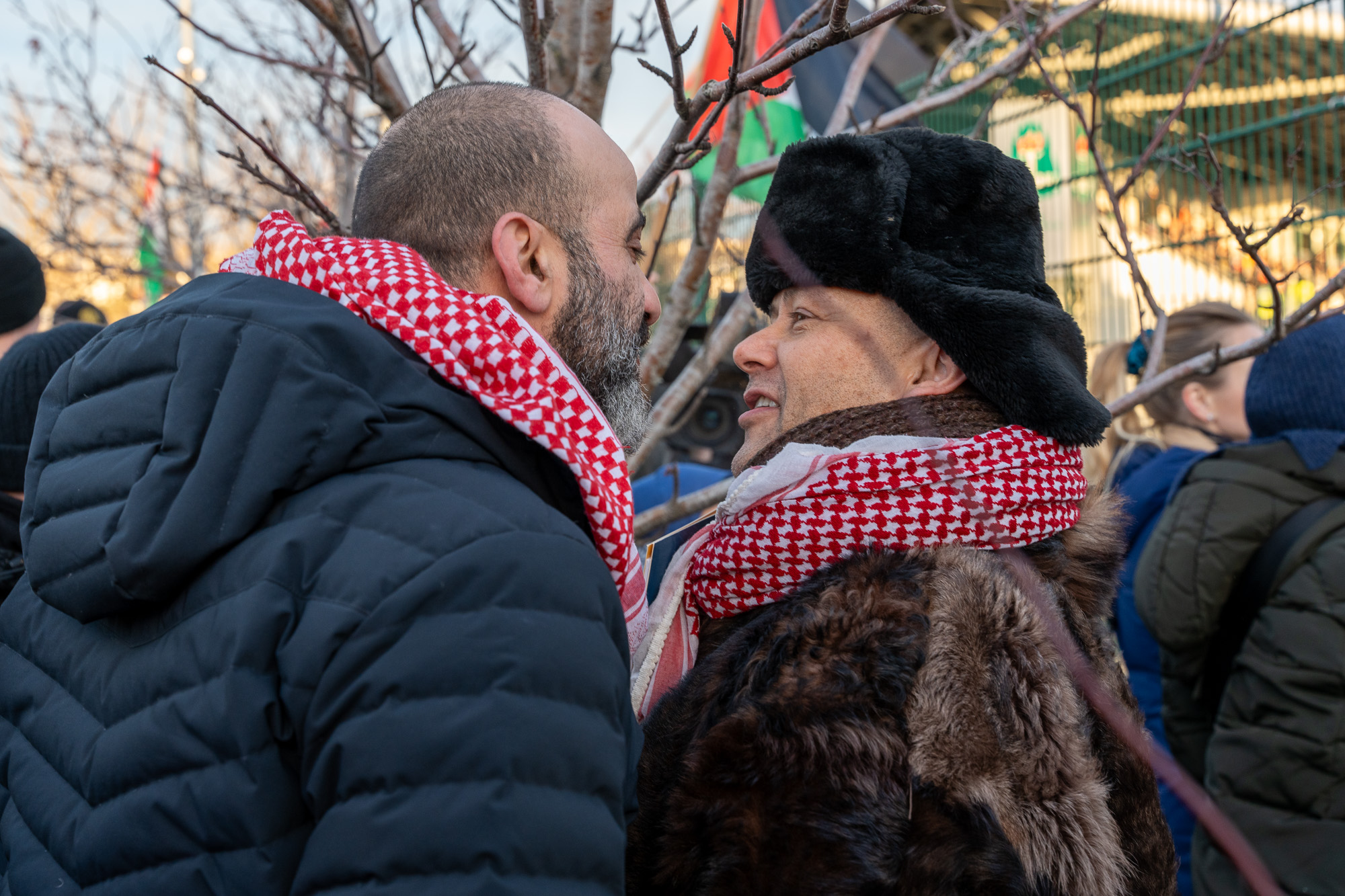 Sjáðu myndirnar: Fjöldi mótmælenda og mikill lögregluviðbúnaður í ...