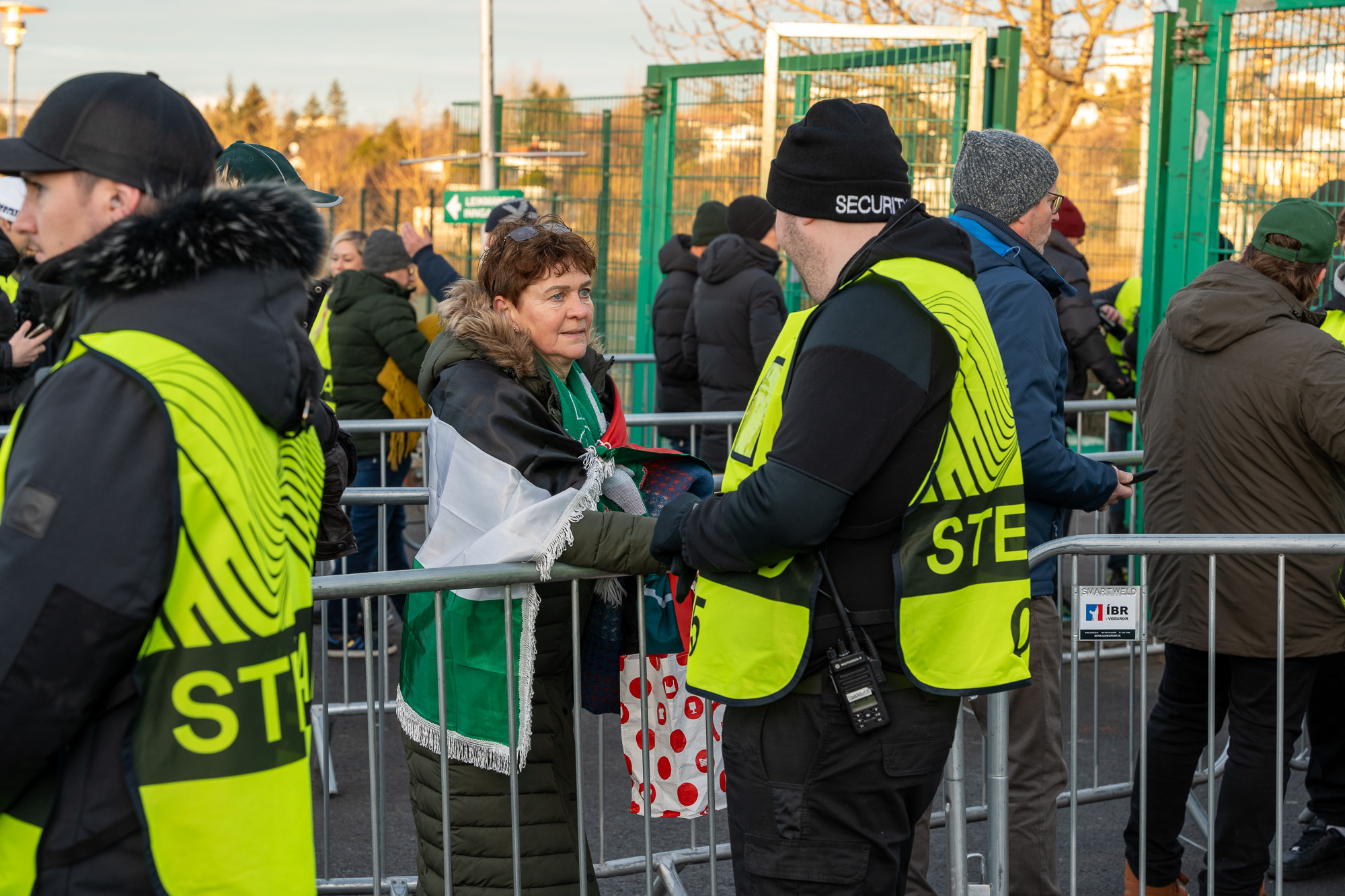 Sjáðu myndirnar: Fjöldi mótmælenda og mikill lögregluviðbúnaður í ...