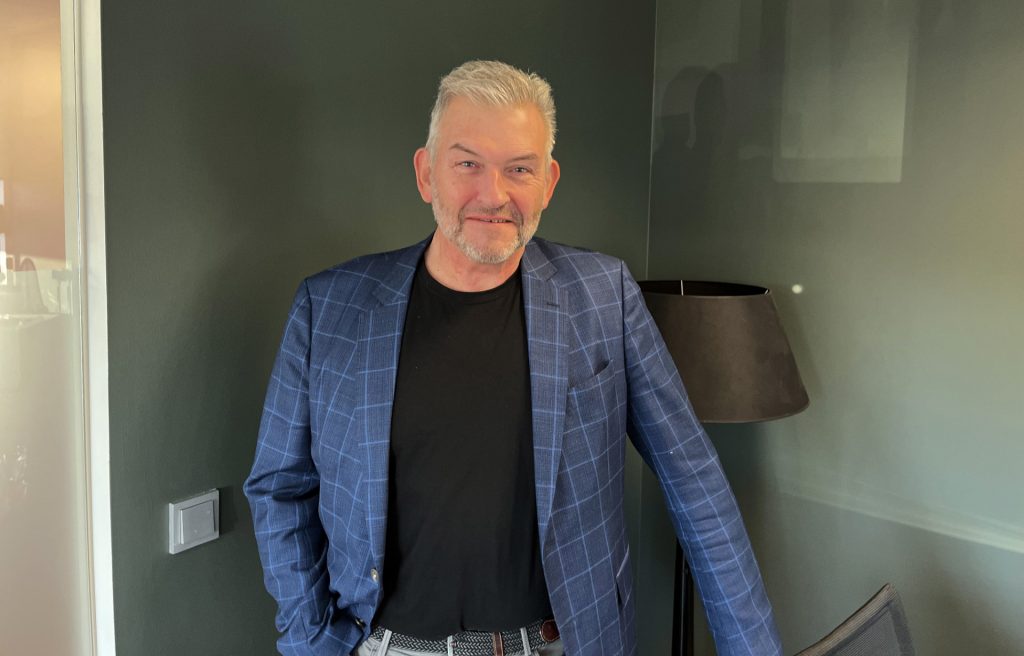 Ef heimamenn geta ekki svarað spurningunni getur ferðamaðurinn alveg ...