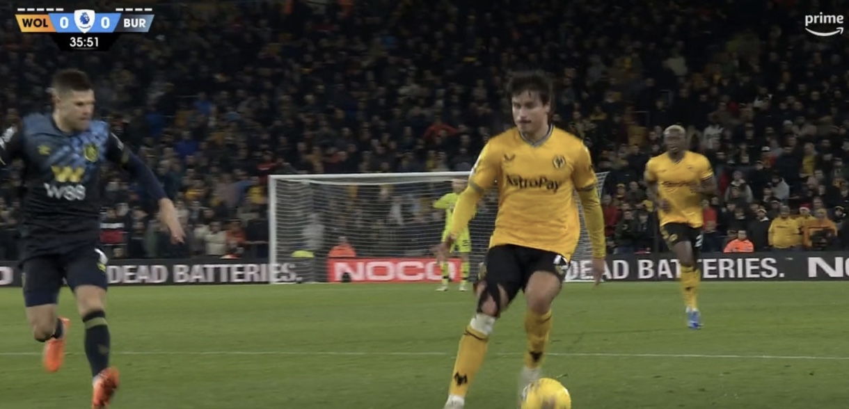 Jóhann Berg tók þátt í að kynna nýjung í útsendingum sem féll afar vel ...