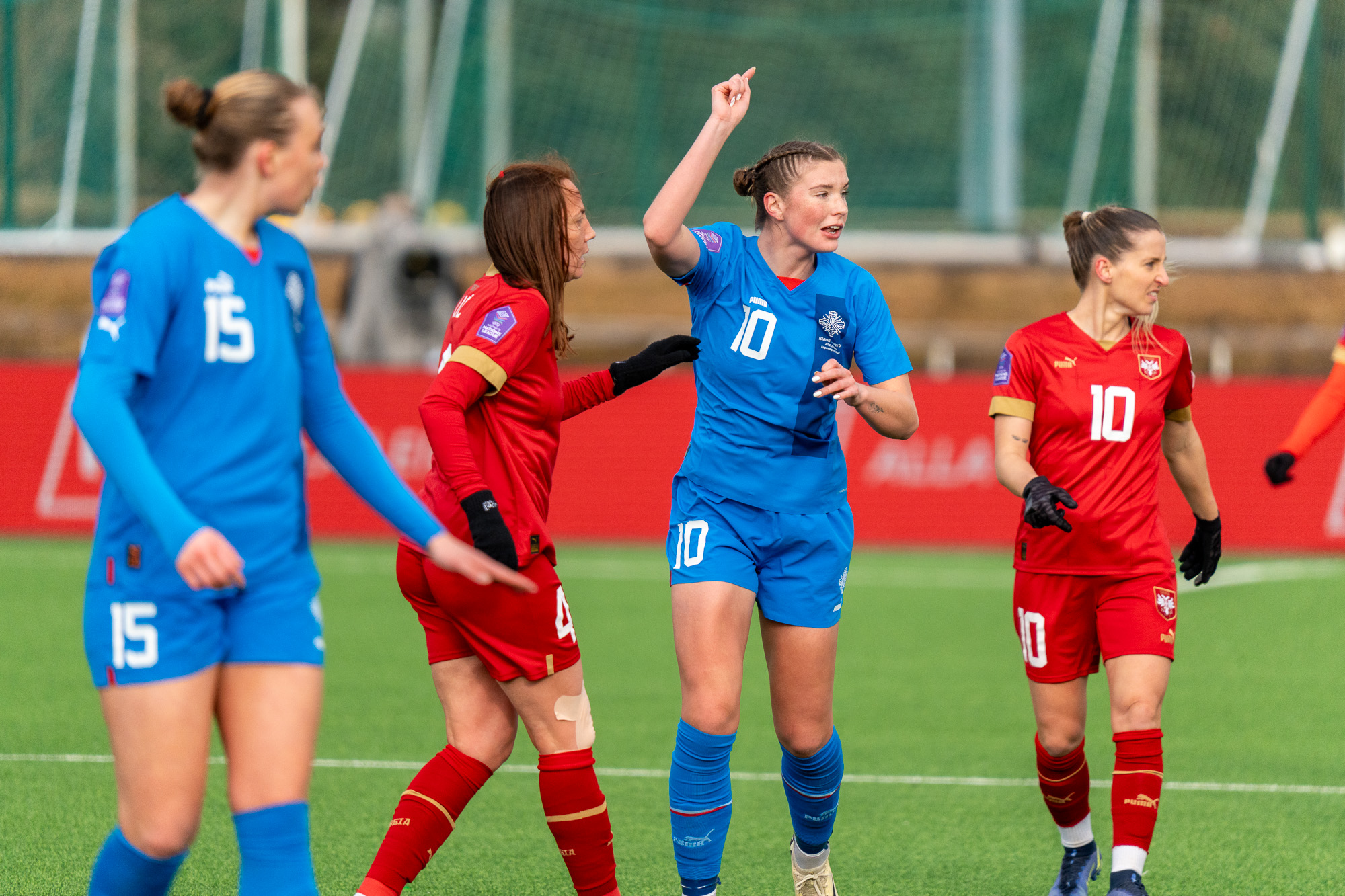 Jöfnun á besta árangri Íslands á lista FIFA - DV