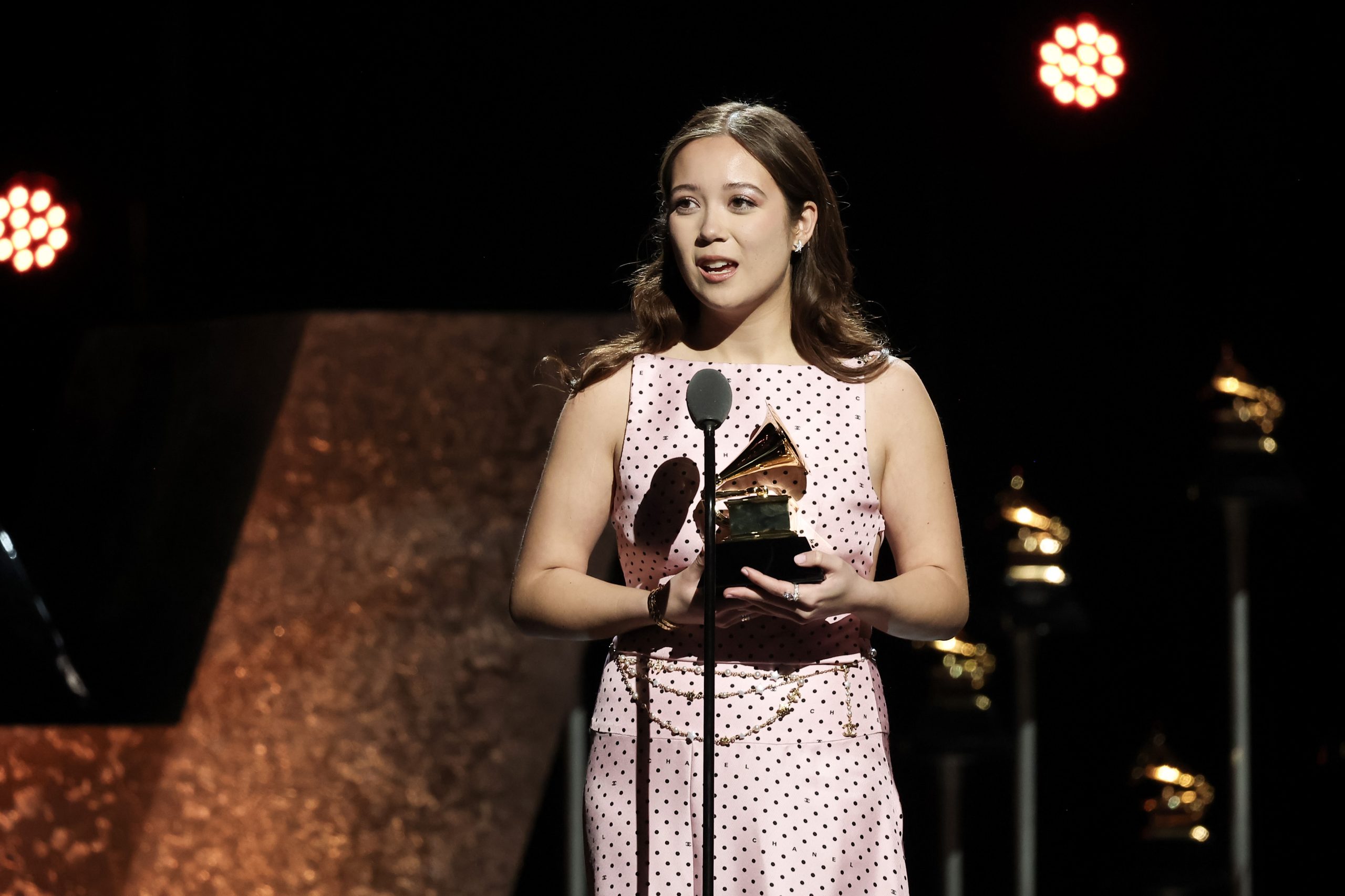 Sjáðu þegar Laufey fékk Grammy-verðlaun í gærkvöldi - DV