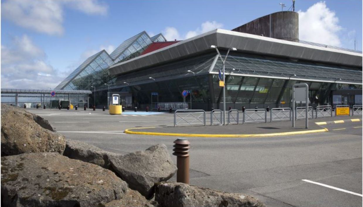 Íslensk hjón fóru í utanlandsferð og komu heim með ónýta ferðatösku - DV