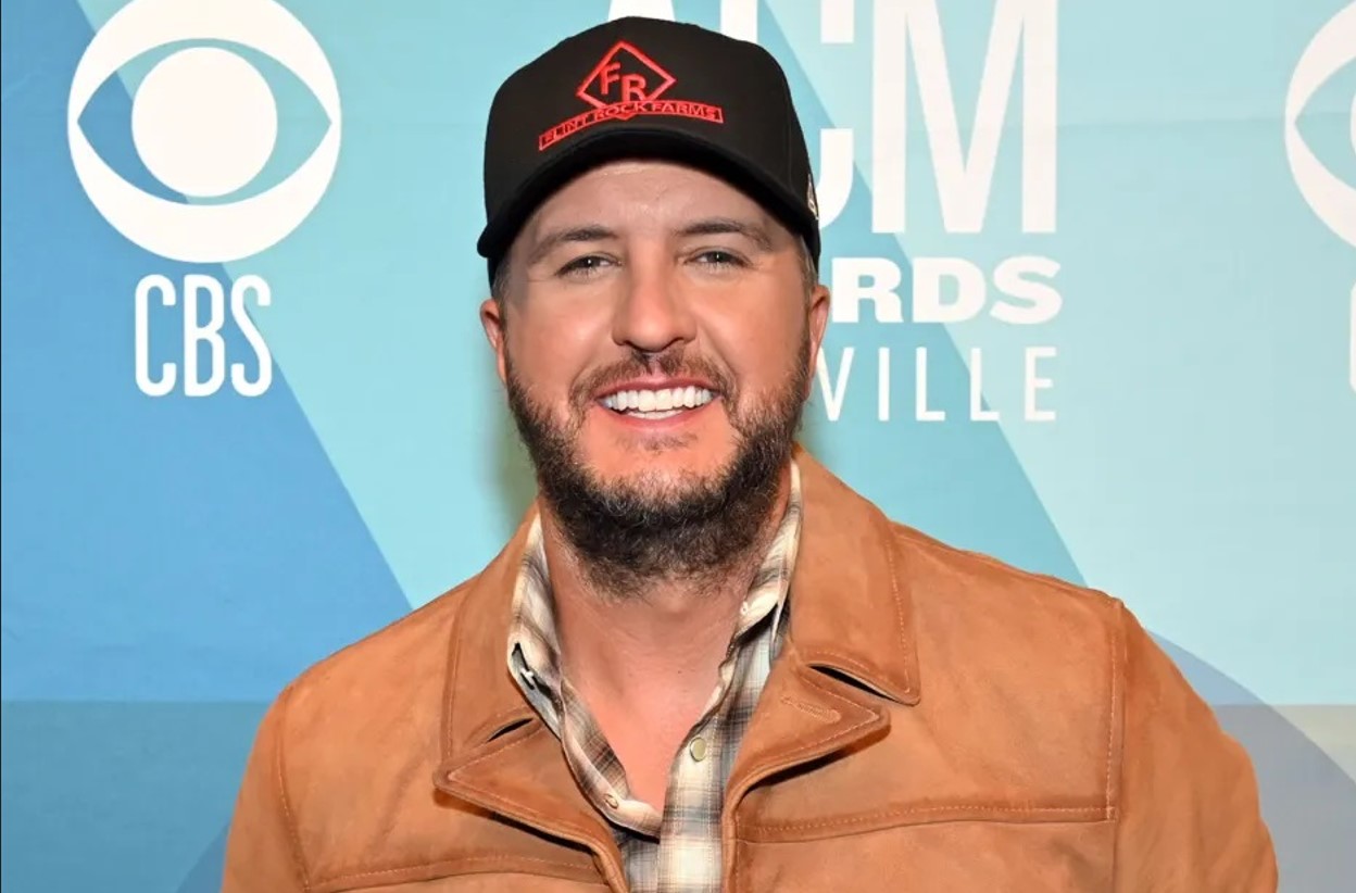 Flaug á rassinn á sviðinu - „Lögfræðingurinn minn mun hringja“ - DV