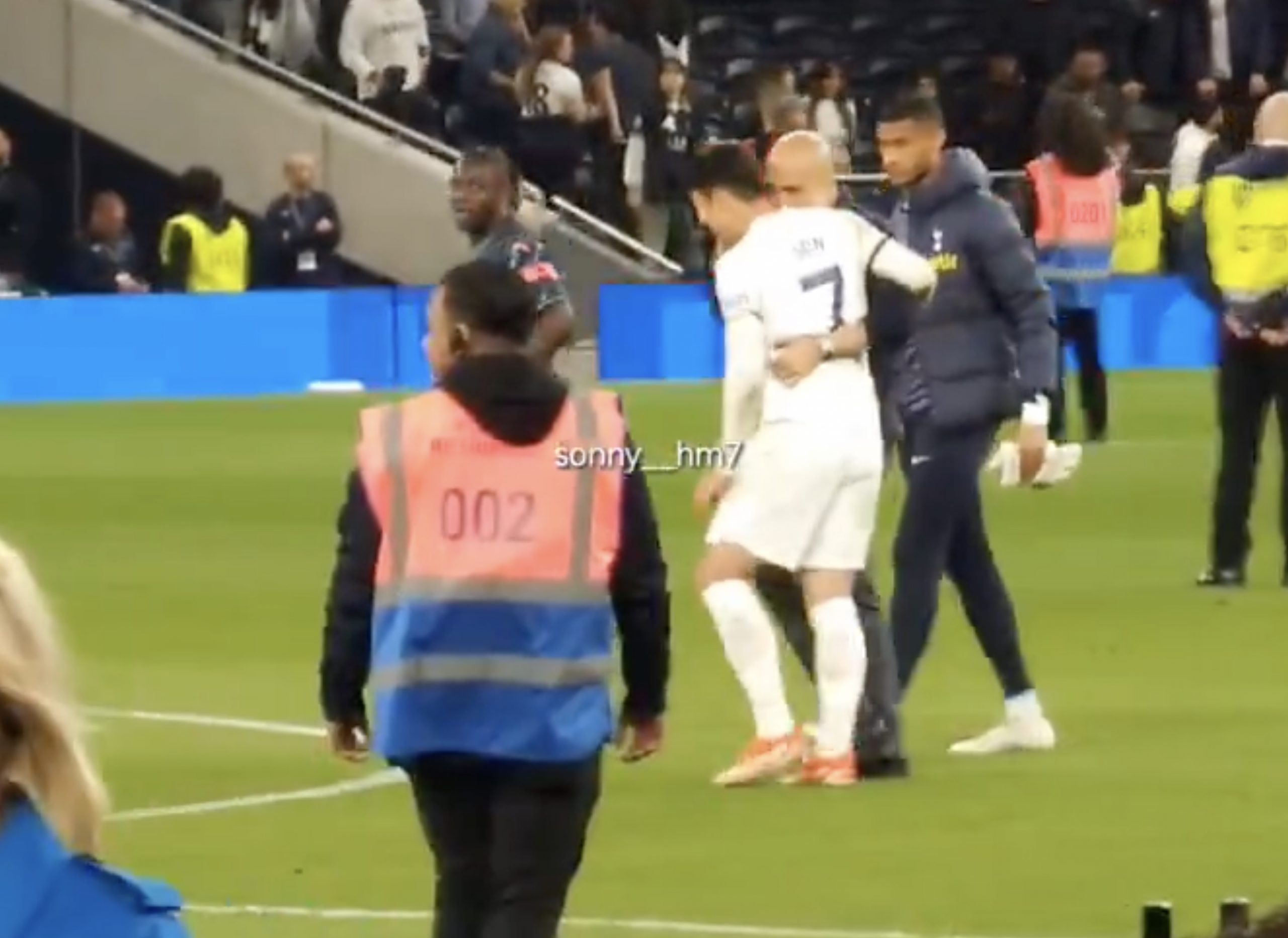 Margir reiðir eftir að þetta myndband birtist - Son og Guardiola ...