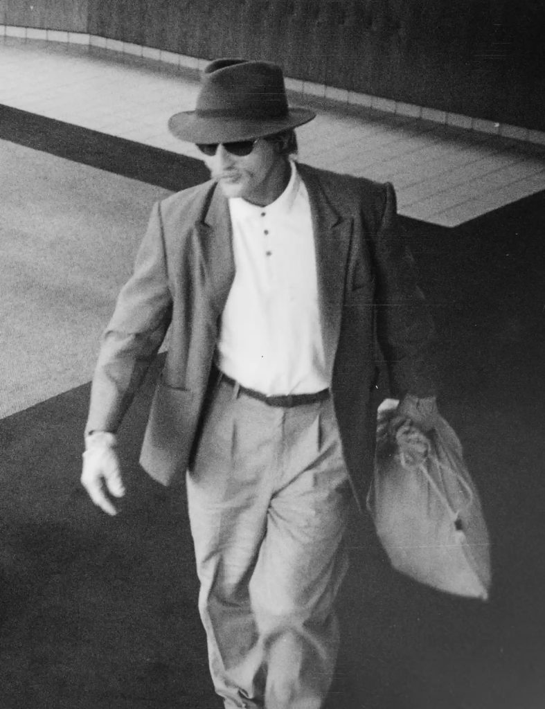 Netflix-heimildarmynd segir sögu bíræfins bankaræningja - Klæddur ...