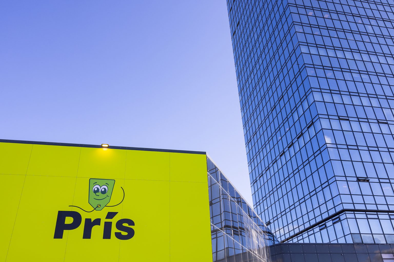 Prís ný lágvöruverðsverslun opnar í dag - DV