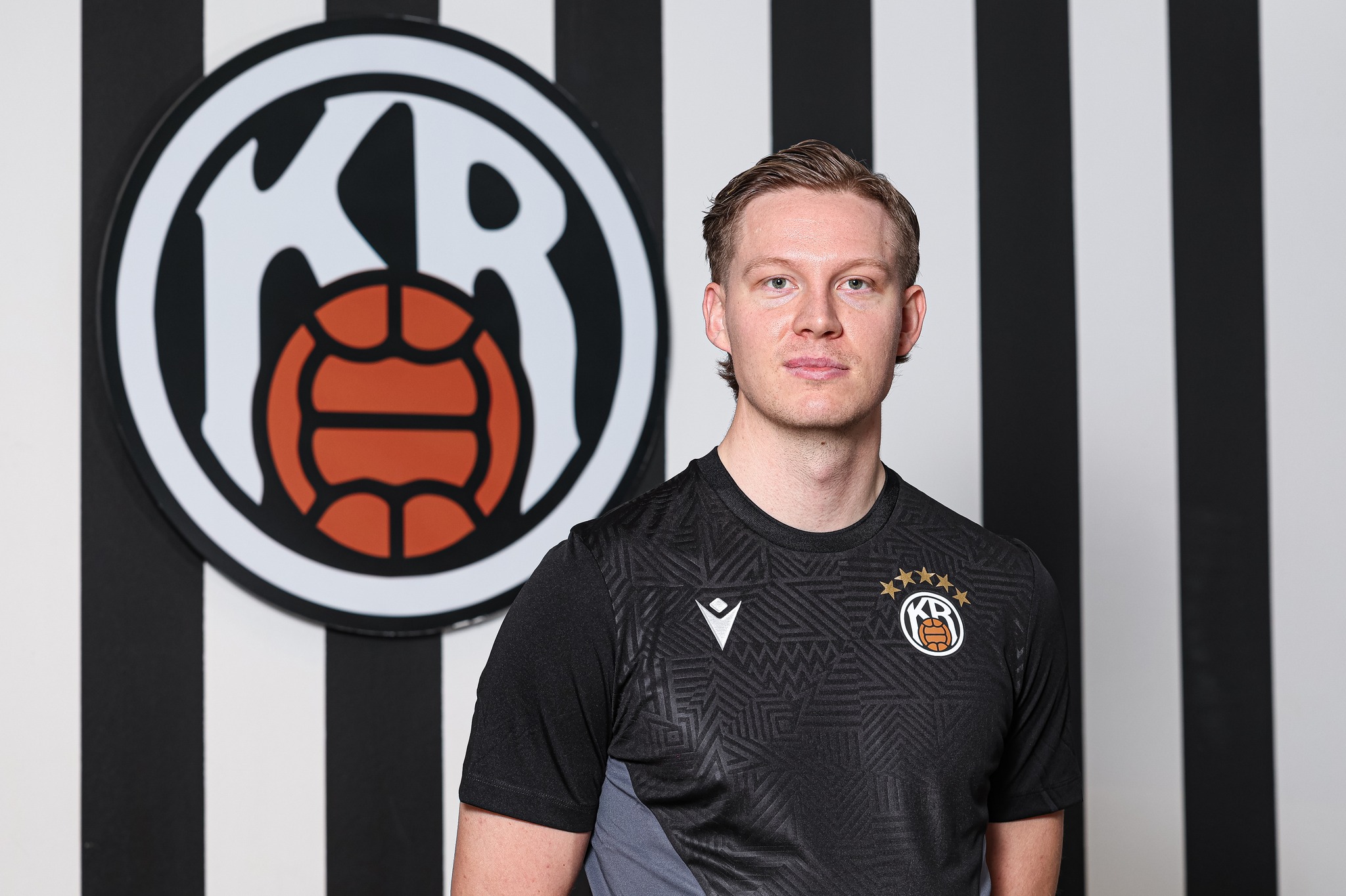 Besta deildin: Eiður Gauti hetjan gegn FH - Víkingar unnu Aftureldingu - DV