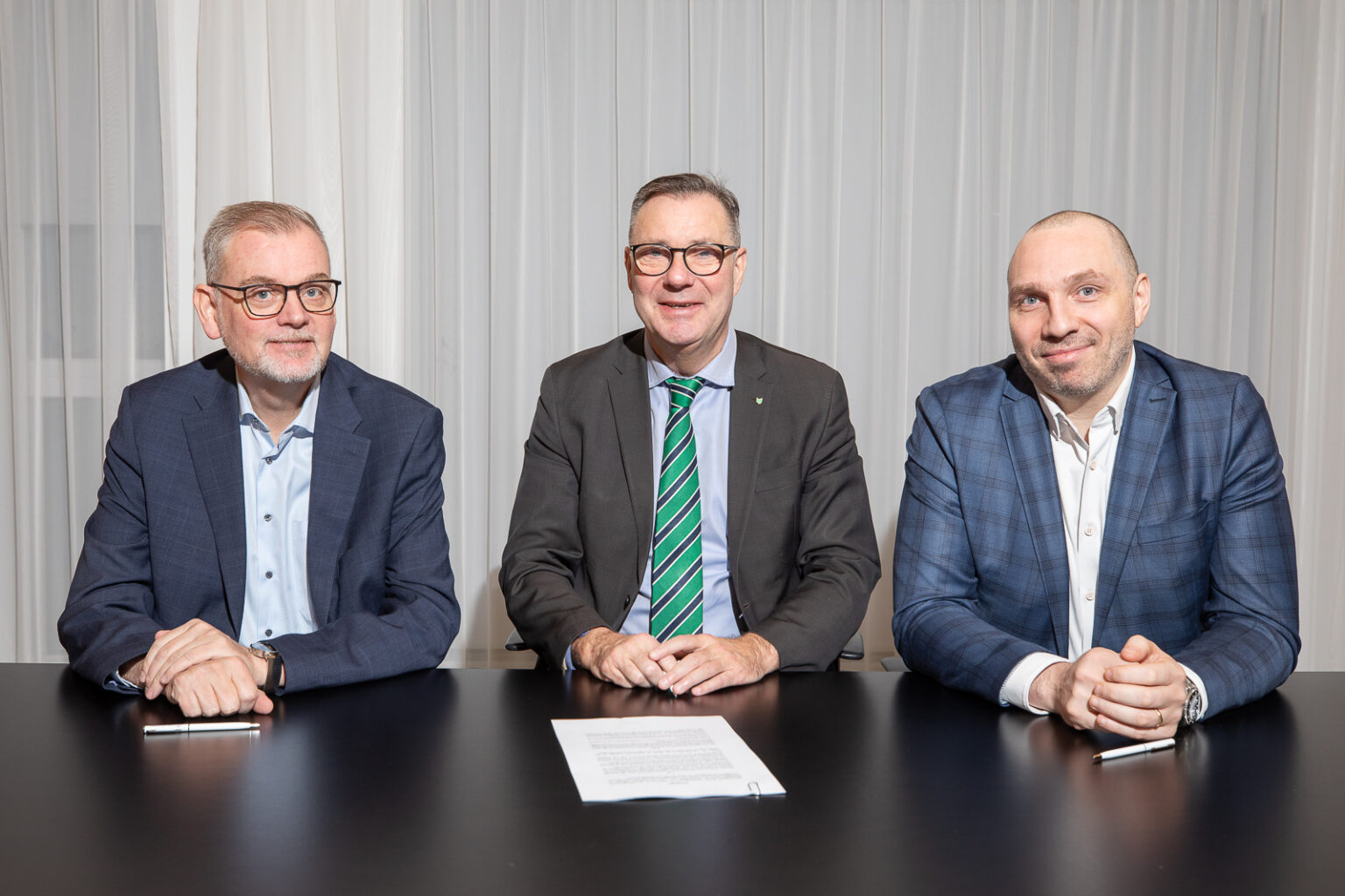 Samningur undirritaður um augnlækningar á Austurlandi - DV