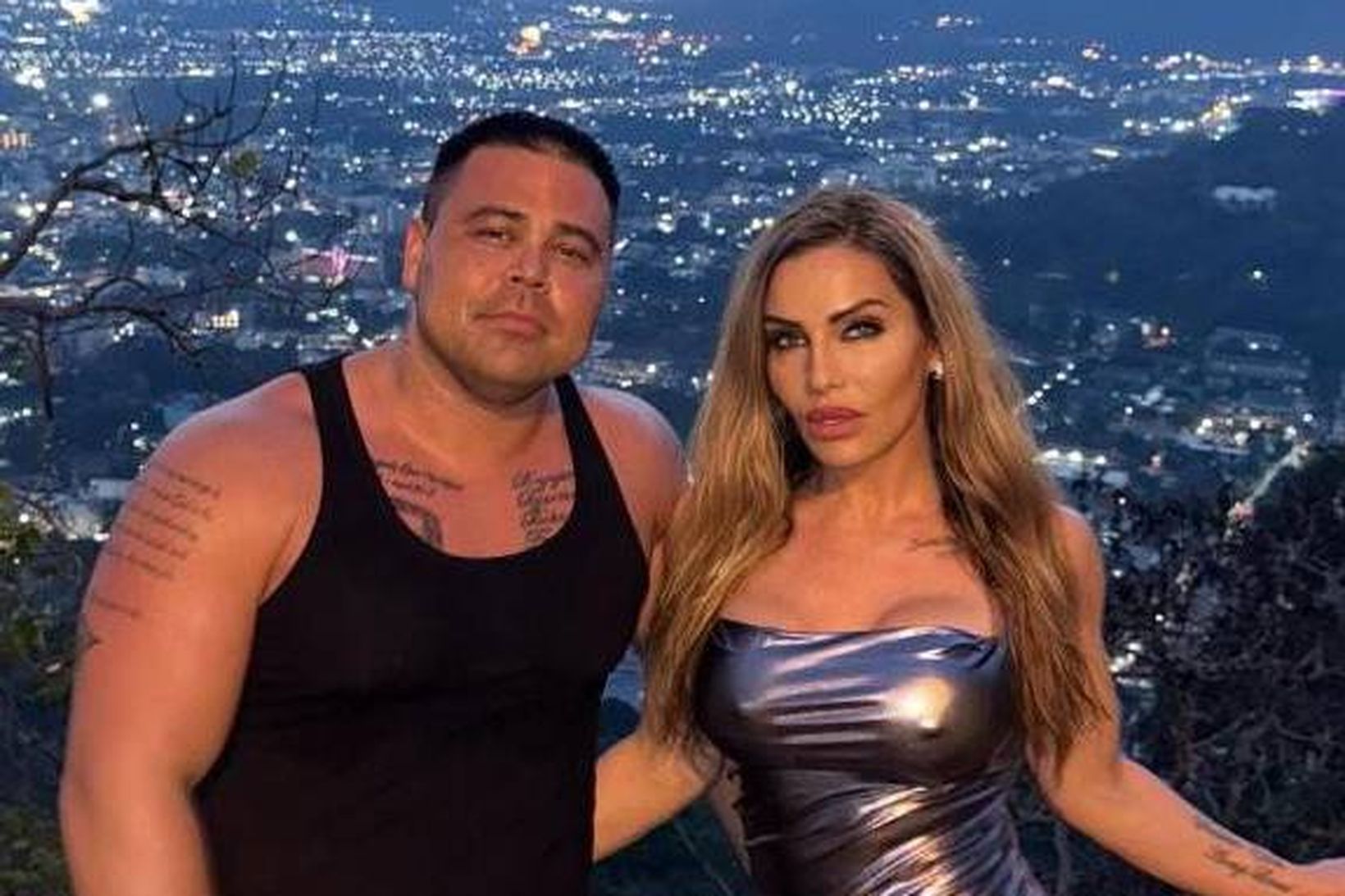 Ósk og Sveinn selja ótrúlega lúxuskerru - Húsið sem þau leigja einnig á sölu - DV