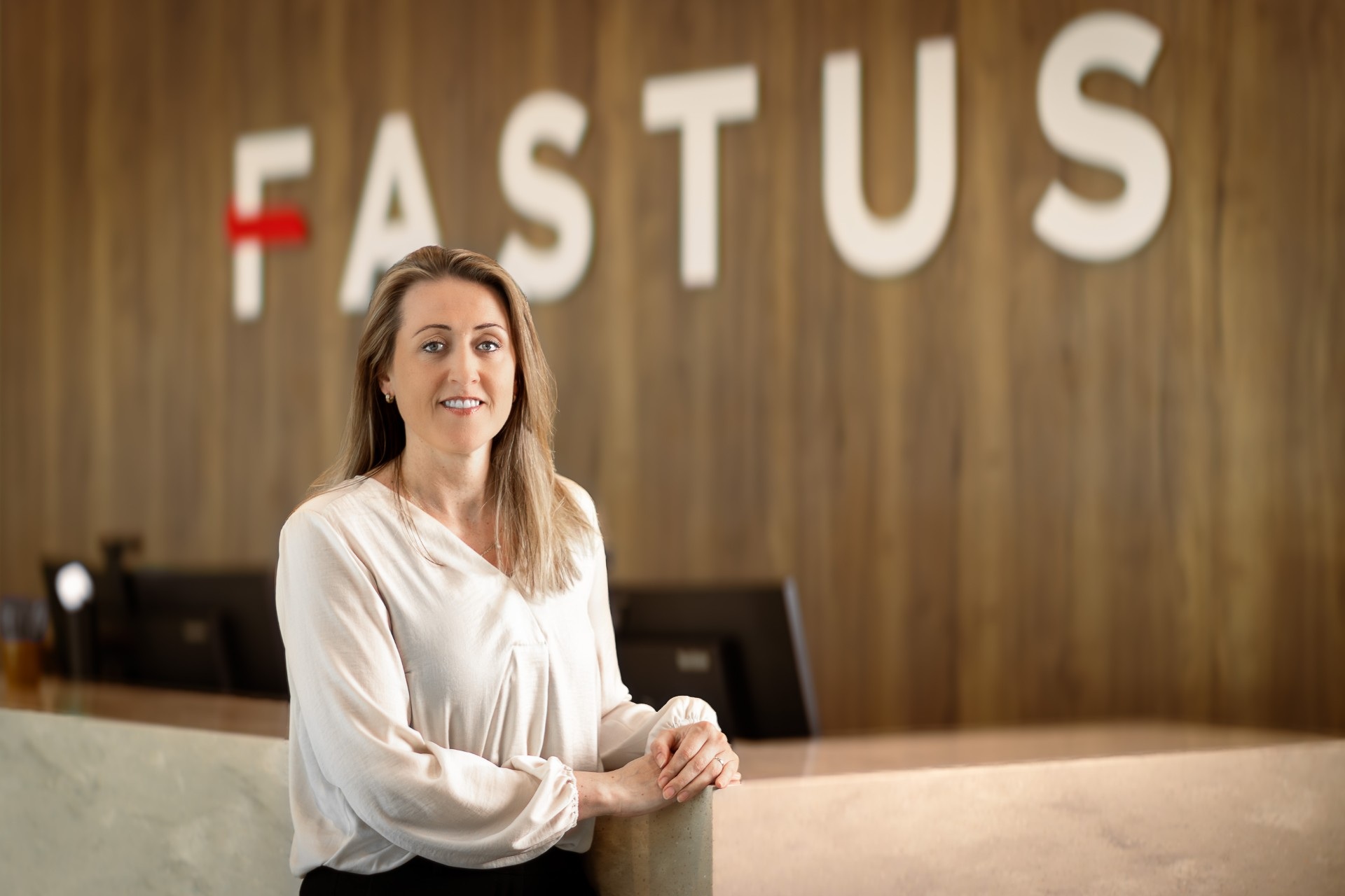 Svandís tekur við Fastus lausnum - DV